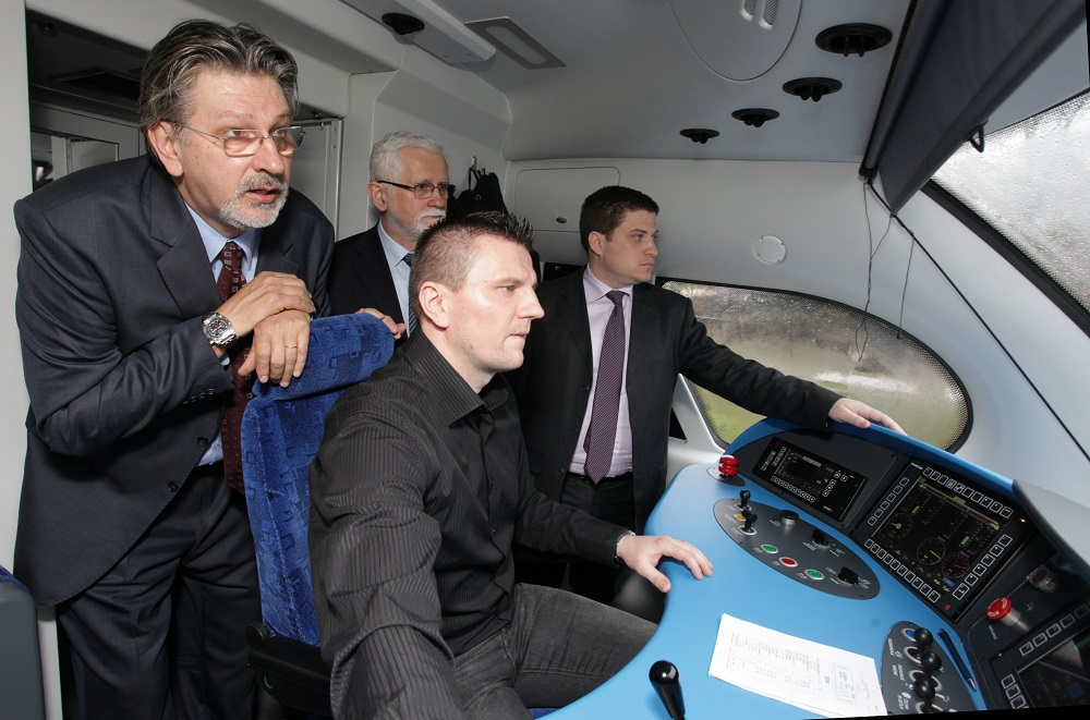 U promet pušten prvi regionalni dizel-električni motorni vlak - Zagorje ...